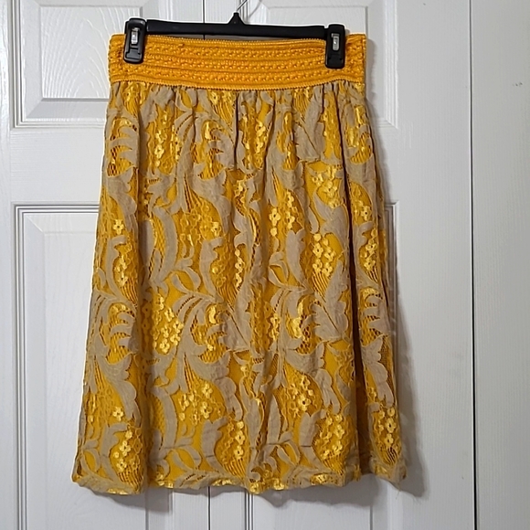 Me 2 Magic | Skirts | Me 2 Magic Yellow Gray Lace Lined Skirt Large Euc ...